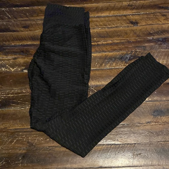 Viki Body | Pants & Jumpsuits | Vicki Body Nwot Honeycomb Leggings ...